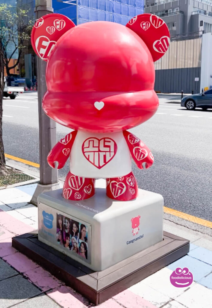 Hallyu K-Star Road in Gangnam, Seoul – K-pop Idol Bear Doll Statues ...
