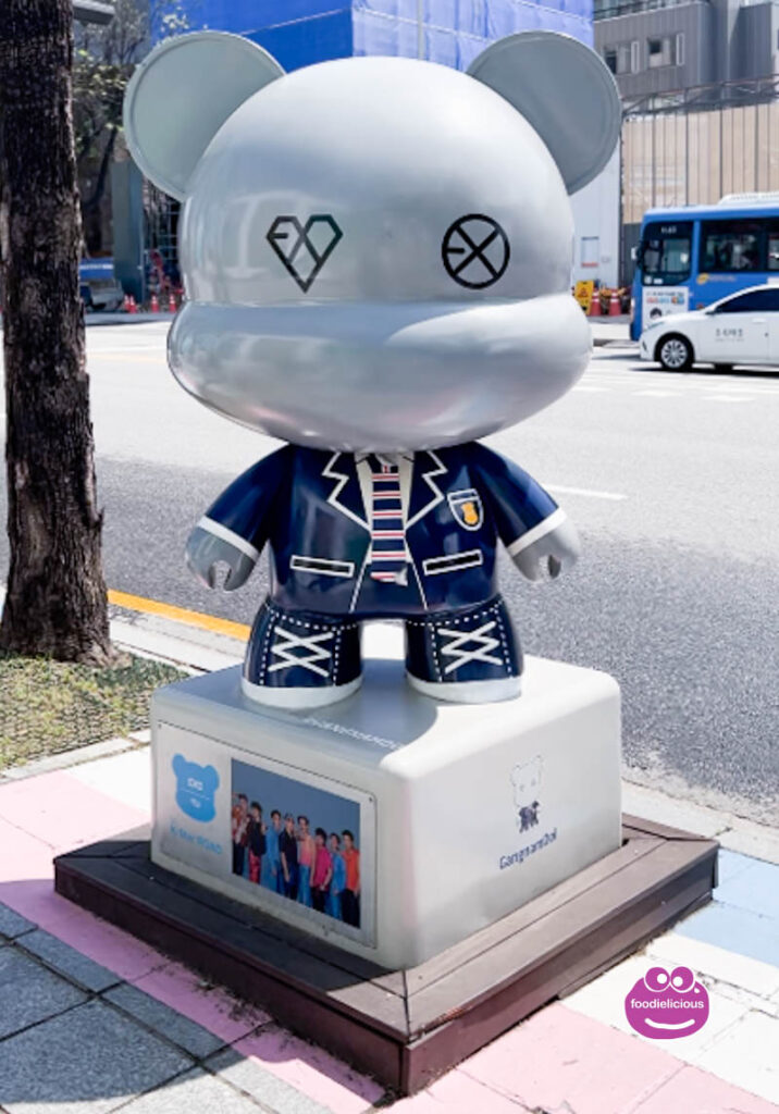 Hallyu K-Star Road in Gangnam, Seoul – K-pop Idol Bear Doll Statues ...