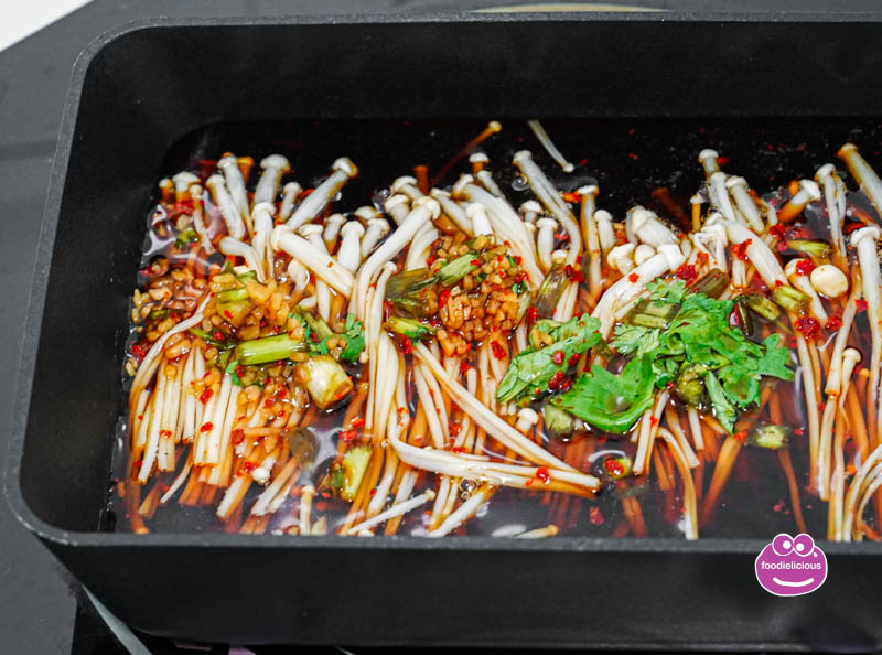 One Pan Enoki Mushroom with Soy Garlic and Egg Recipe – oo-foodielicious